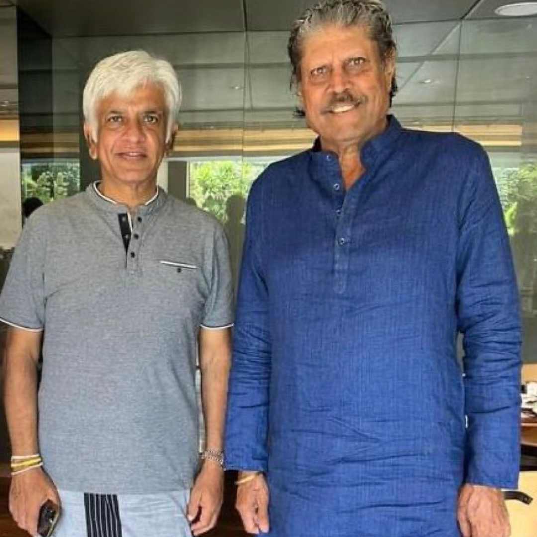 Arjuna Ranatunga and Kapil Dev's Viral Photo Sparks Online Buzz - SportsGAGA